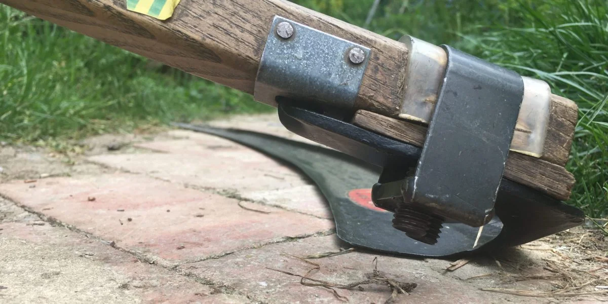 Setting the Scythe Blade - the Lay - Scythe Cymru